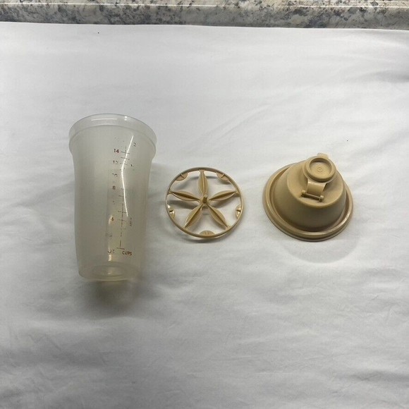Tupperware | Kitchen | Vintage Tupperware Quick Shake Container 8449 ...